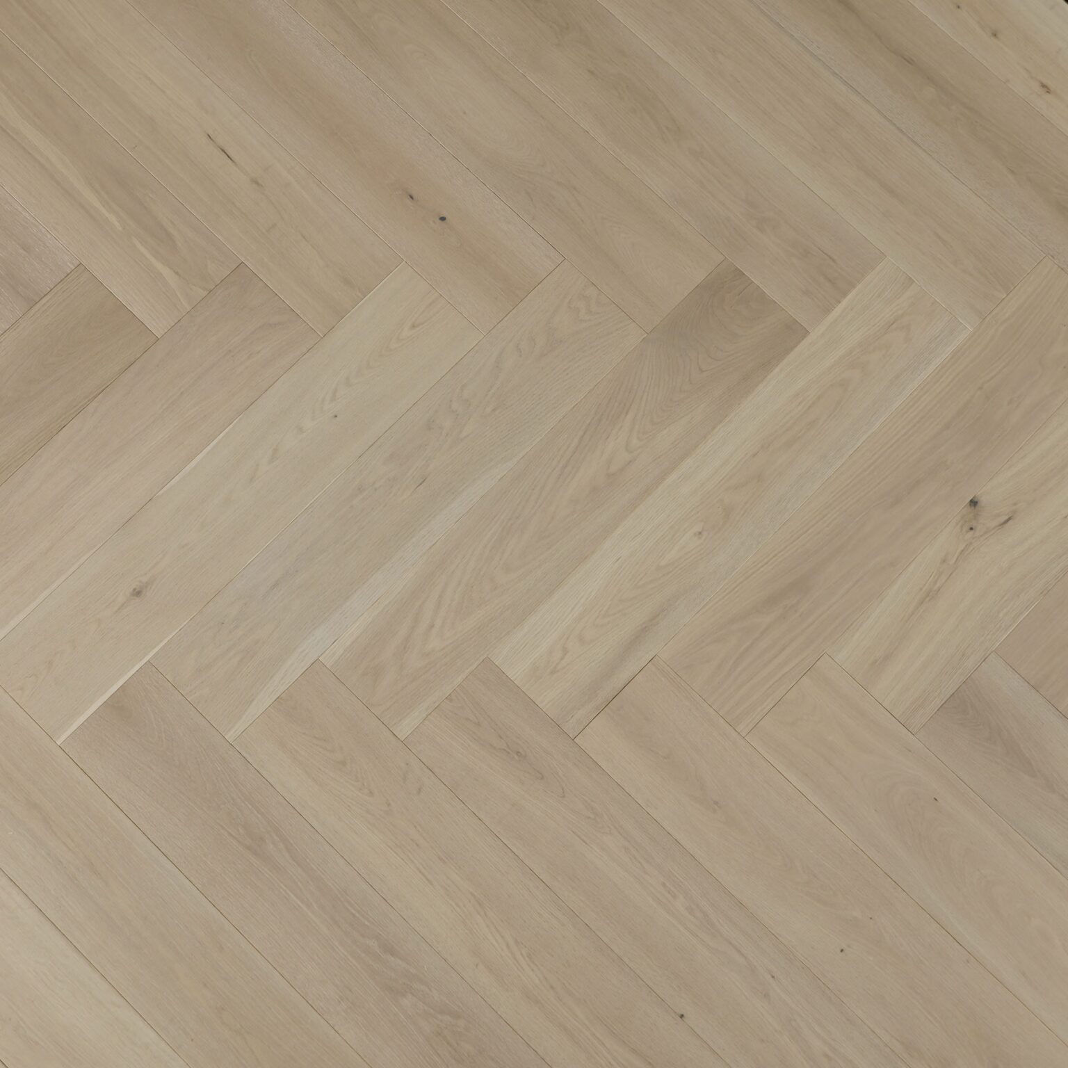 Le Parquet Bayonne Engineered European Oak Herringbone Flooring The ...